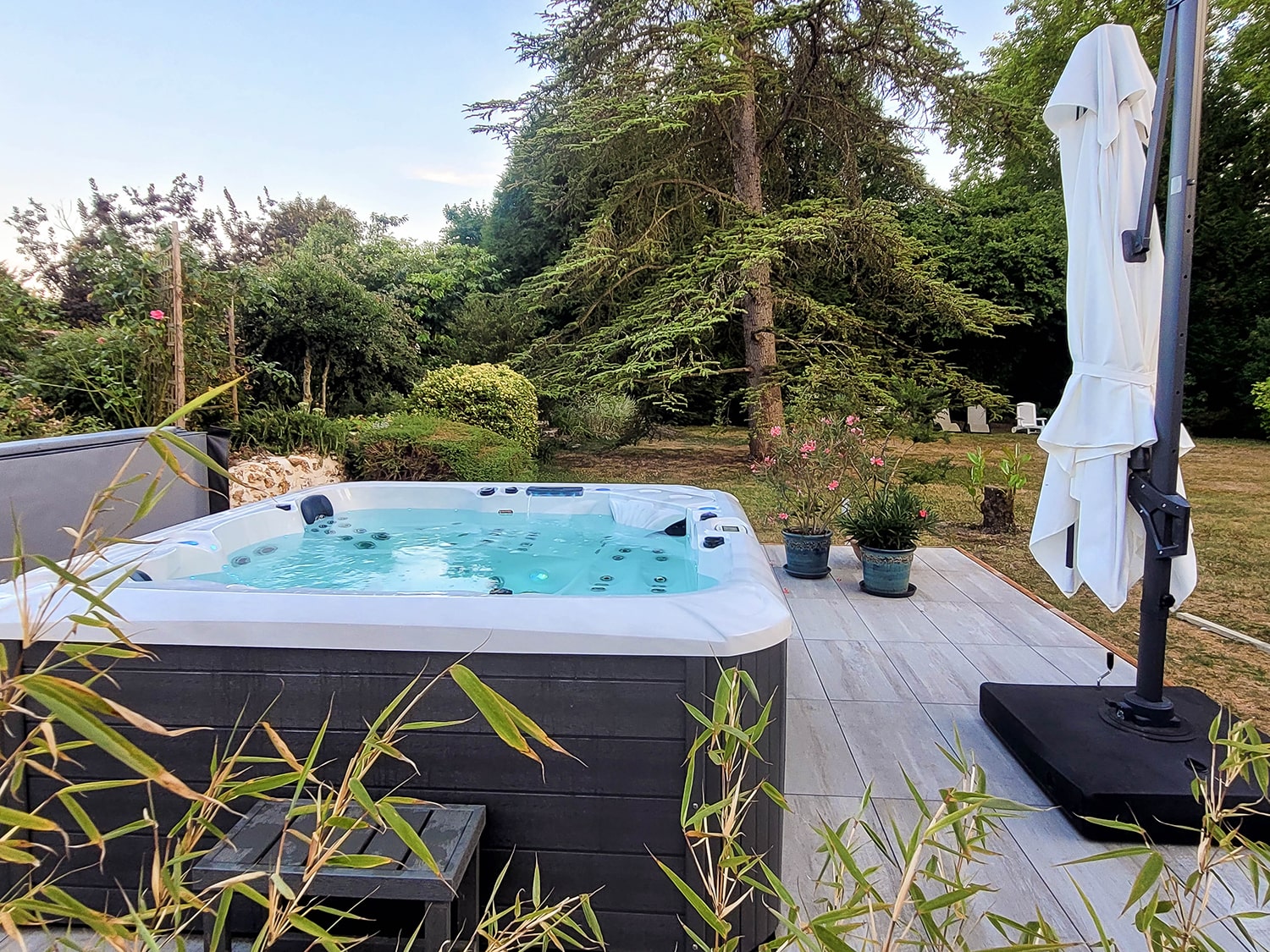 Spa Orion 5 places - 001 - Piscine Spa Shop